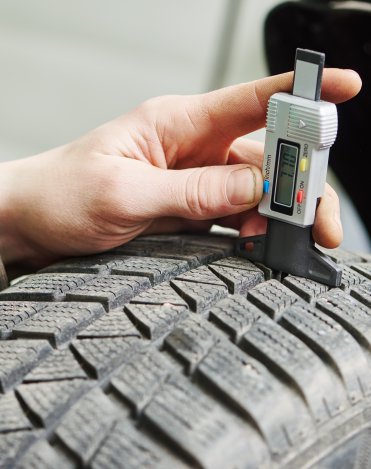 Car tyres wear checks, tyre tread depth: our expert advice | Point S